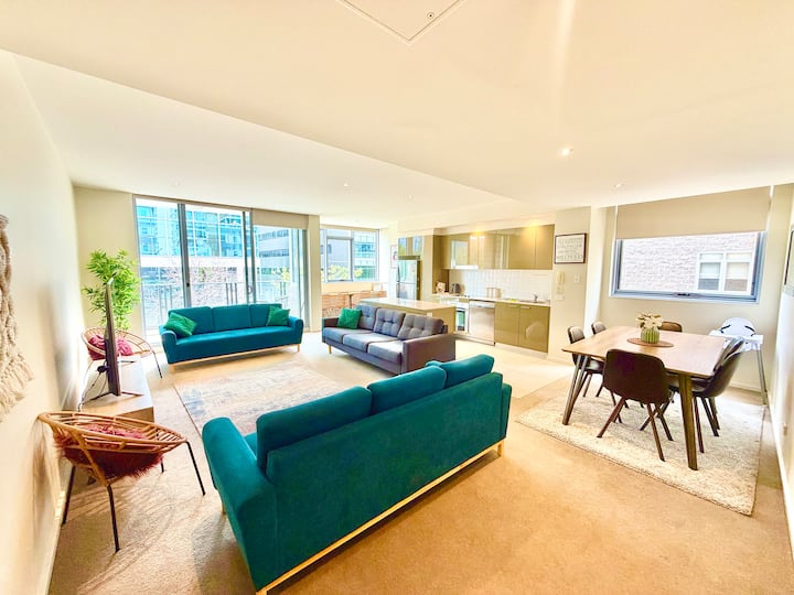 Huge Metropiltan Apartment In The Heart Of City - Canberra
