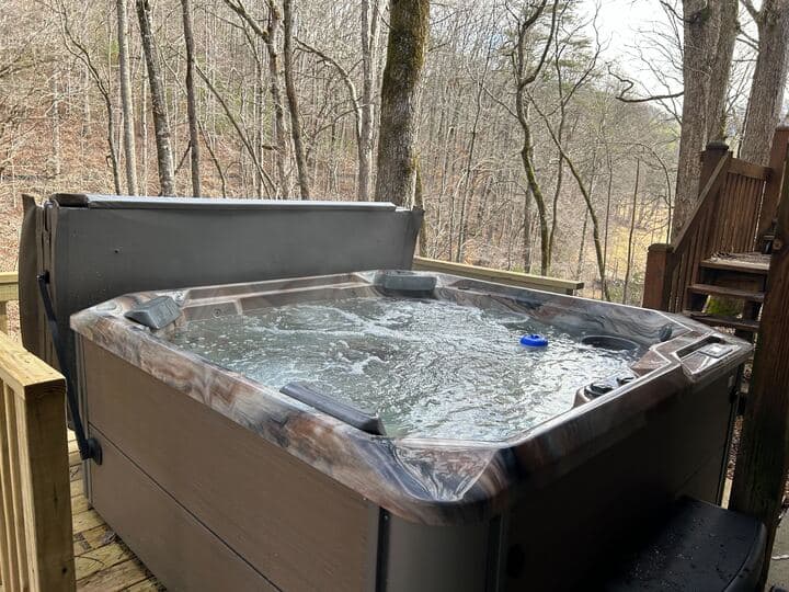 3br, Peaceful And Secluded, Hot Tub, Creek In Yard - Suches, GA