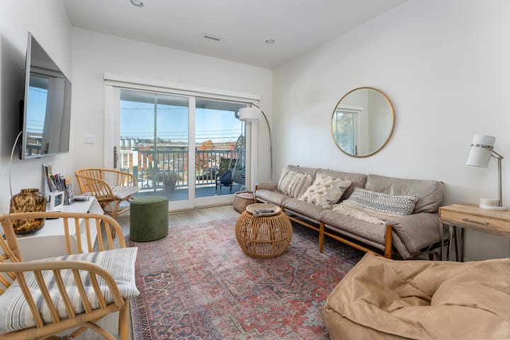 Modern Luxury In Rad, Stylish Balcony - Asheville, NC