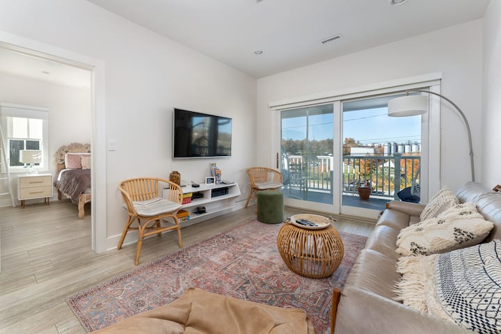 Modern Luxury In Rad, Stylish Balcony - Asheville, NC