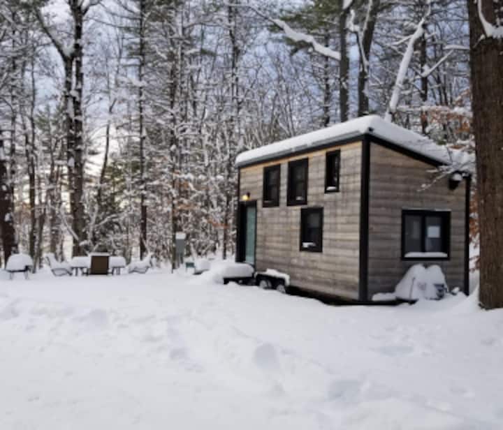 Ski, Hot Tub, Snowshoe, Hike Waterfront Tiny House - New Hampshire
