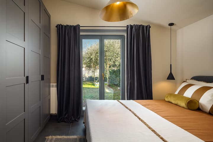 Cosy Apartment_private Garden And Parking_poreč - Poreč