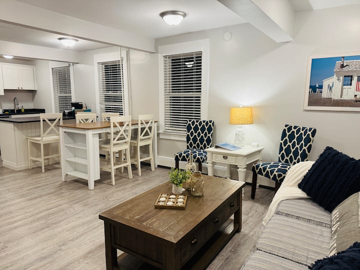 ~"Old Barbershop" Thames Condo+parking! - Newport, RI