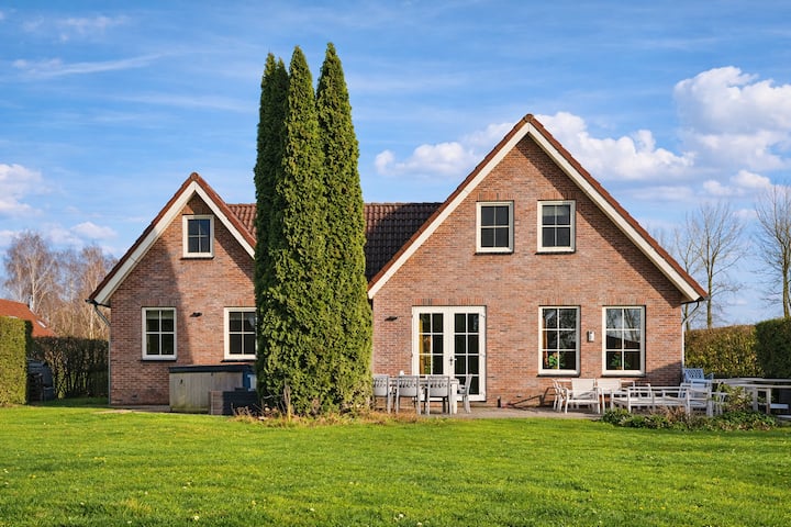 Spacious Villa 14p | Hottub | Near Beach | 6 Br - Holandia