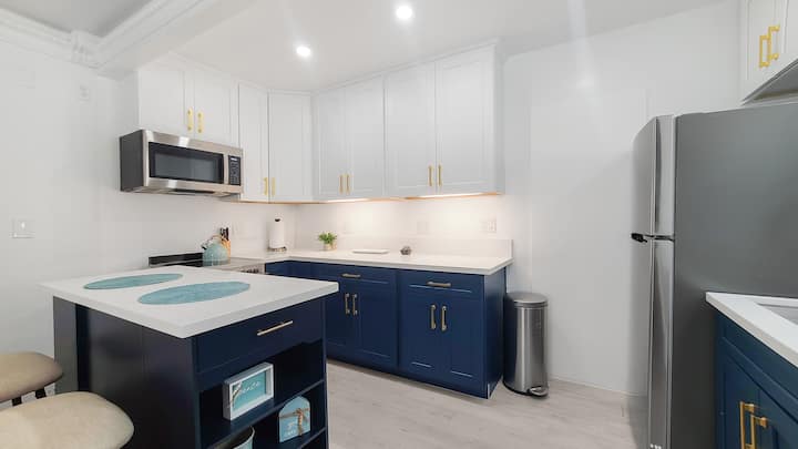 Newly Remodeled Bungalow W/ Parking & Laundry - Grantville - San Diego