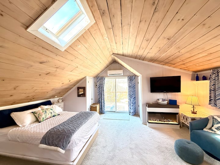 Sunny Private Studio Amazing Deck Kayaks & Kitchen - Oak Bluffs, MA