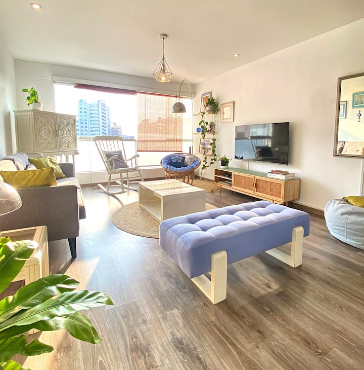 Nice & Bright. Walking Distance From Everything! - Peru