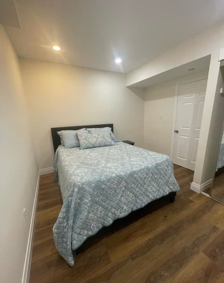 Private Basement Apartment In Mississauga - Milton