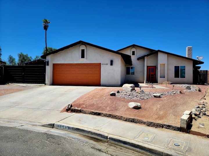 Rey's Pool House - Indio, CA