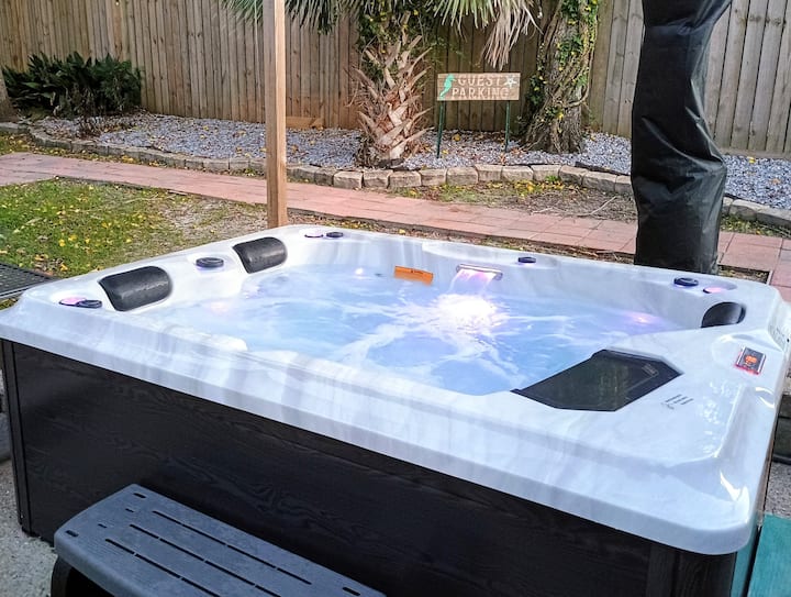 Hot Tub, 3 Mi. From The Beach, Seas The Day - Pensacola Beach, FL