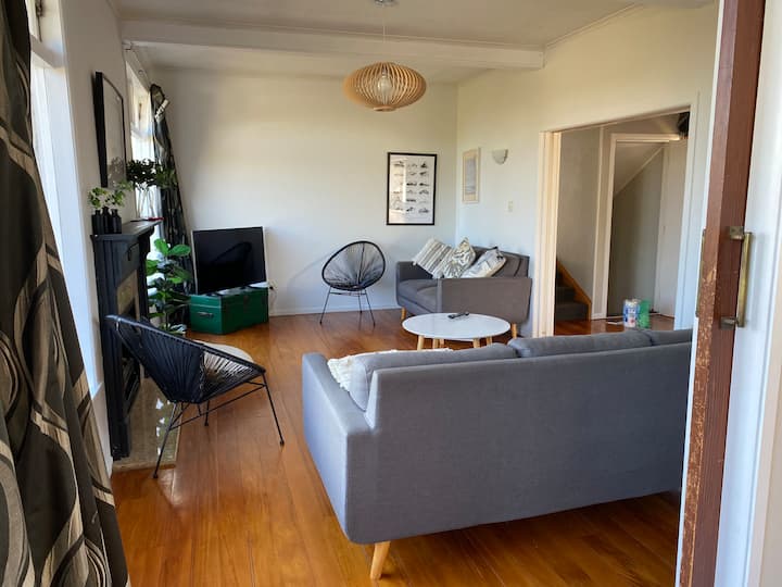 Sunny, Kid Friendly Home - An Entertainers Dream - Taupo