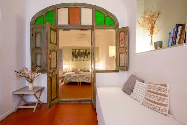 * Charmant T2 1er éTage - Palais Des Papes * - Gare TGV - Avignon