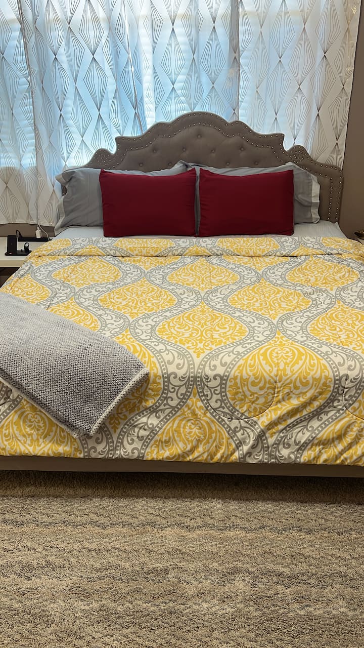 Family Home 2 Bed & 2 Bath W/ Privacy And Comfort - Bakersfield, CA