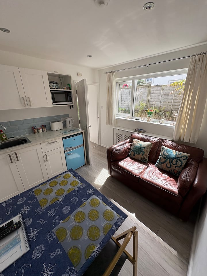 Self-contained Annexe, Private Entrance - Newquay