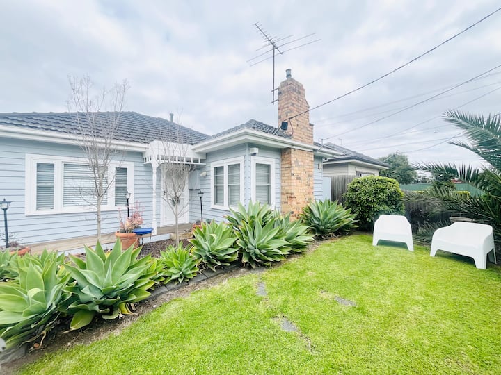 Abode On Adeney /Free Wifi / Pet Friendly !! - Melbourne