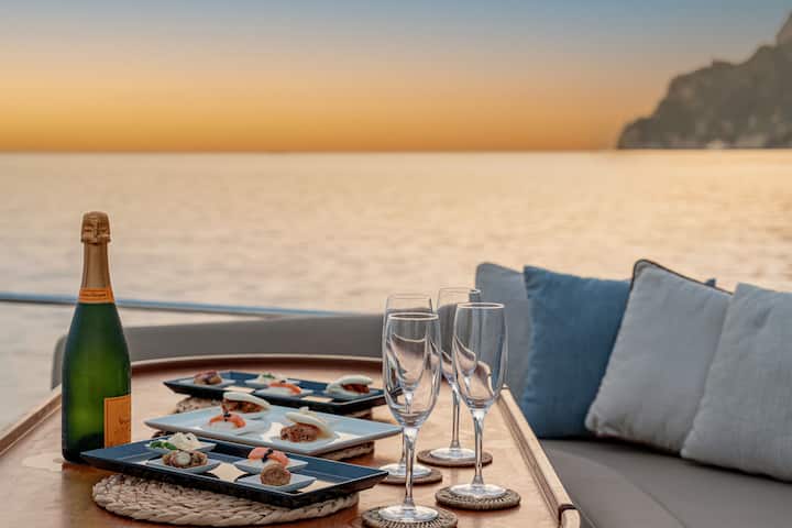 18mt/60ft Motor Yacht Sunset Charter & Stay - Torre del Greco