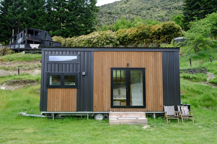 Stylish Dual-loft Tiny Home Queenstown -