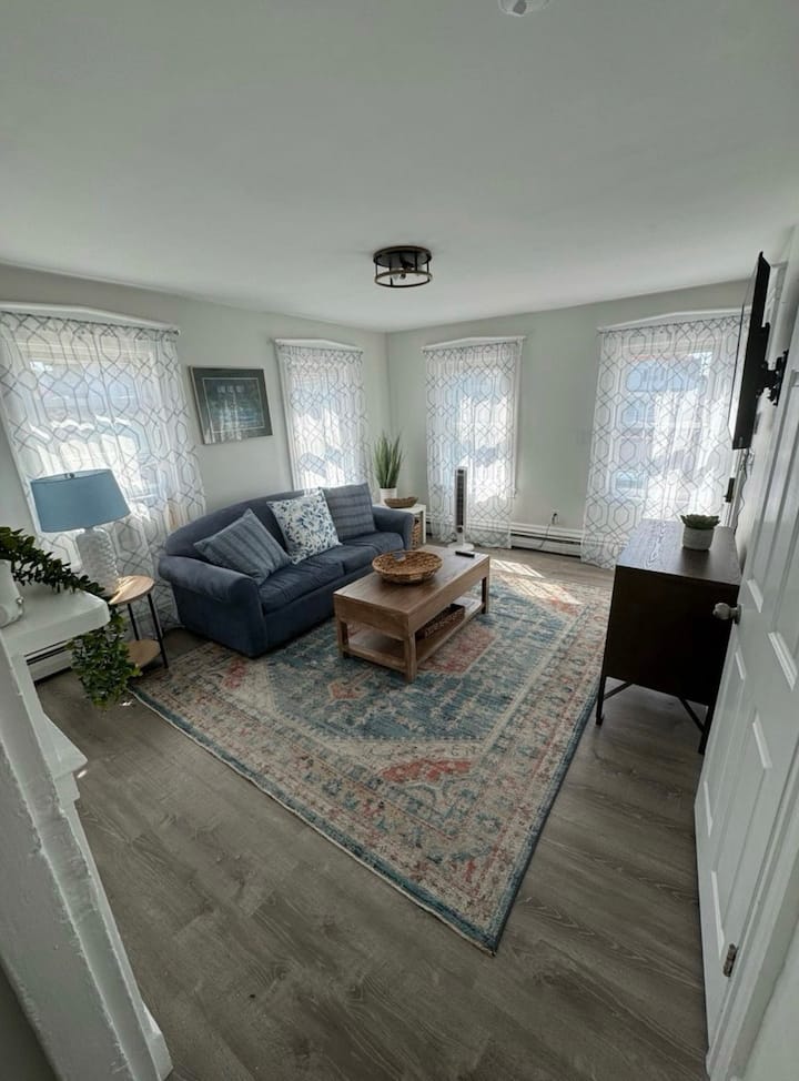 The Upstairs Apartment - 林恩