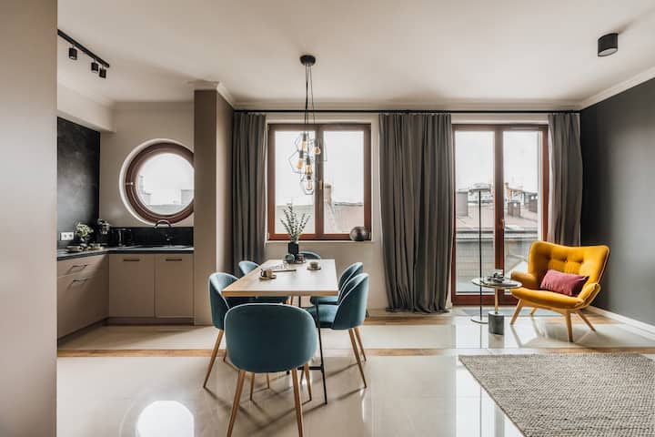 Golden Globe 2-bed Family Apartment With Balcony - Krakow