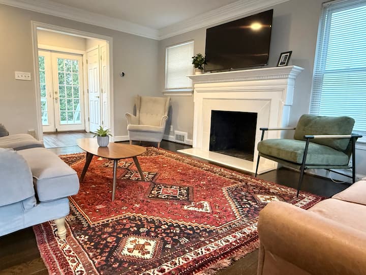 Luxe 4bd Downtown Bethesda Home (Walk To Metro) - Bethesda, MD