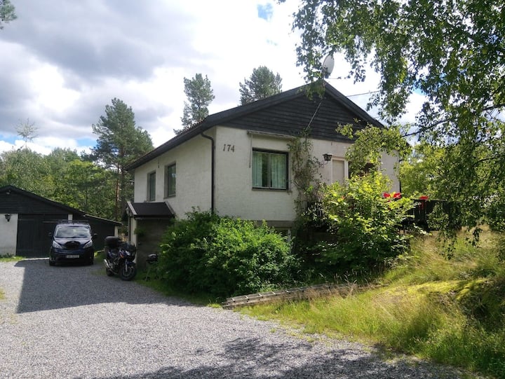 Landlig Beliggende Hus Tett På Byen Og Stranden - Oslo