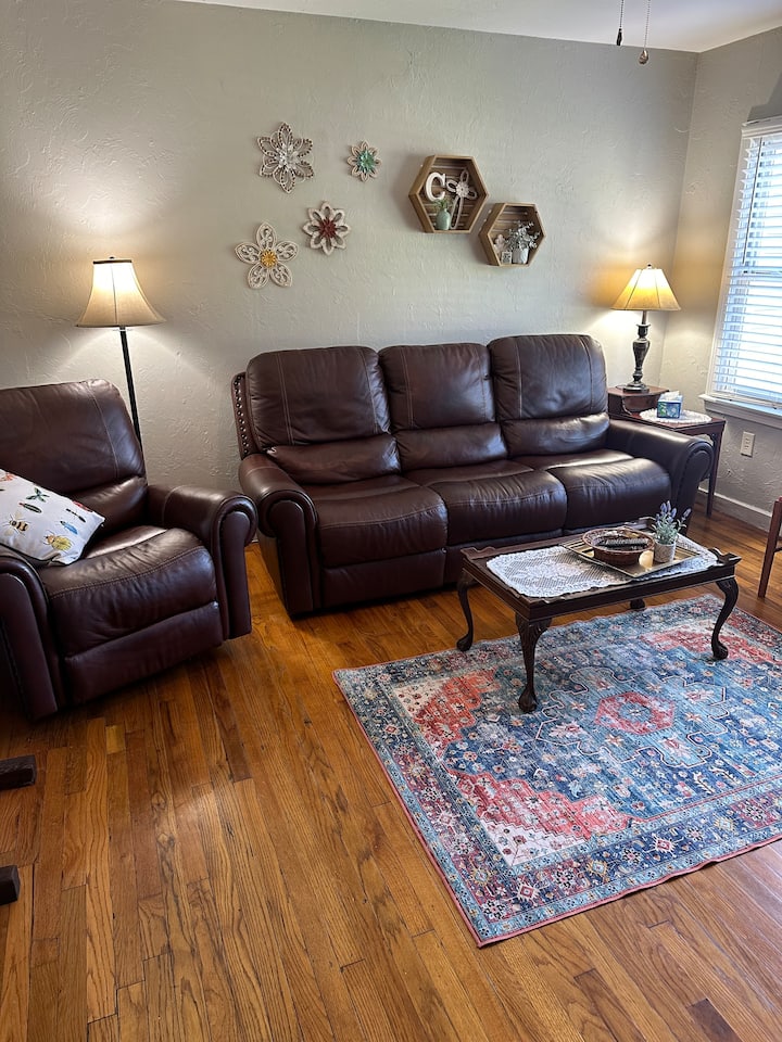 Duck Street Airbnb With Weekly Discounts - Stillwater, OK