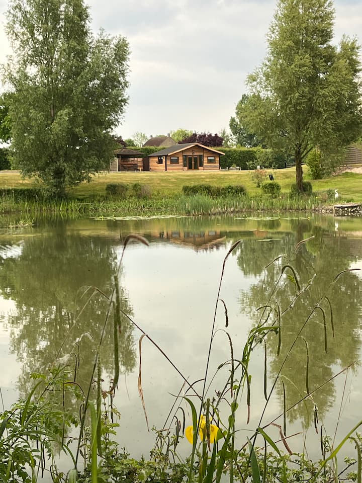 Ashlea Lakeside Retreat - The Lodge With Hot Tub. - Cotswolds