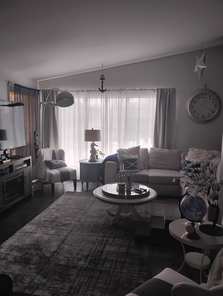 Waterfront Getaway With Stunning Sunsets Sleeps 8+ - Rimouski