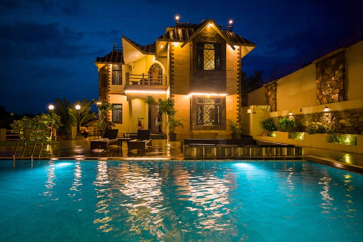 Luxury 3 Bhk Private Pool Villa In Udaipur - Rajasthan