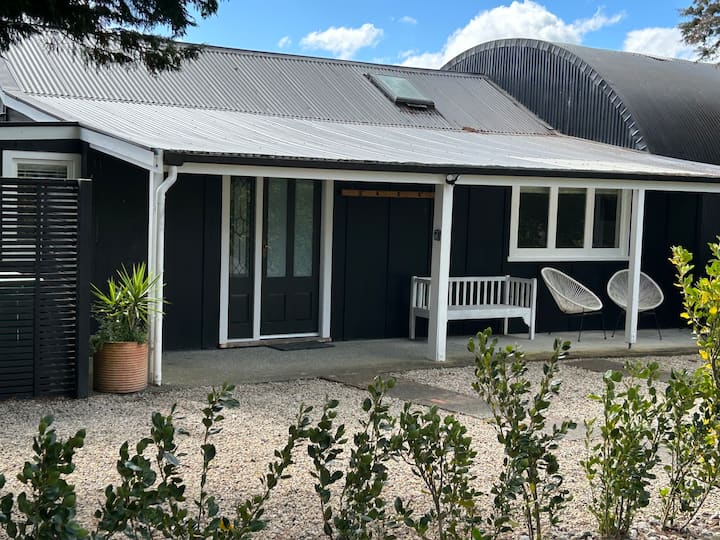 Vineyard Quarters - Amongst The Vines - New Zealand