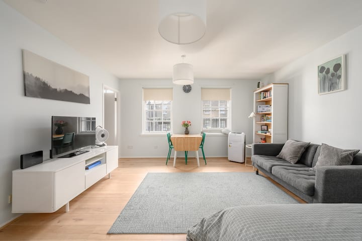 Castle View Apartment (404) - Price Drop - Edinburgh