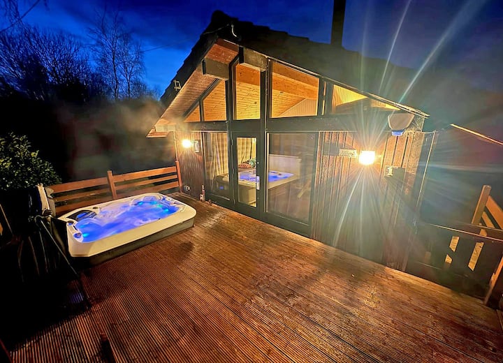 Woodland Cabin W/ Hot Tub, Wood Burner & Wildlife - Northumberland