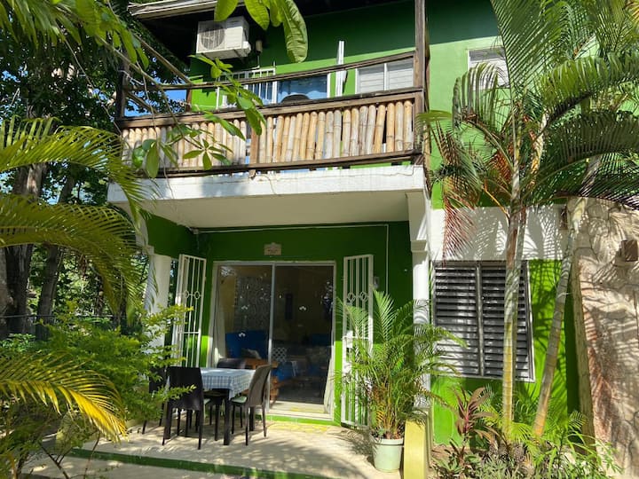 Otherside Villa With 2 Bedrooms, Steps To The Sea - Negril