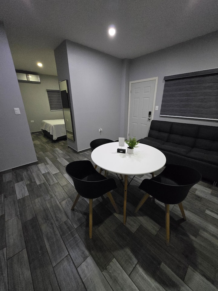 Crown Studio, Factura, Free Parking - Tijuana