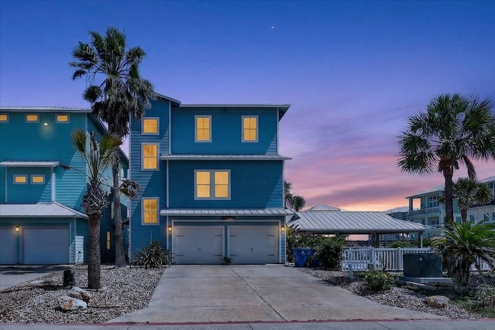 Perfect For Large Gatherings! Community Pool! - Port Aransas, TX