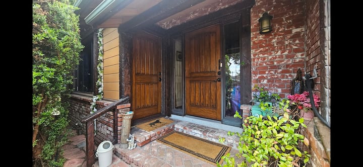 Cozy Relaxing Home 
No Pet Fees - Long Beach, CA