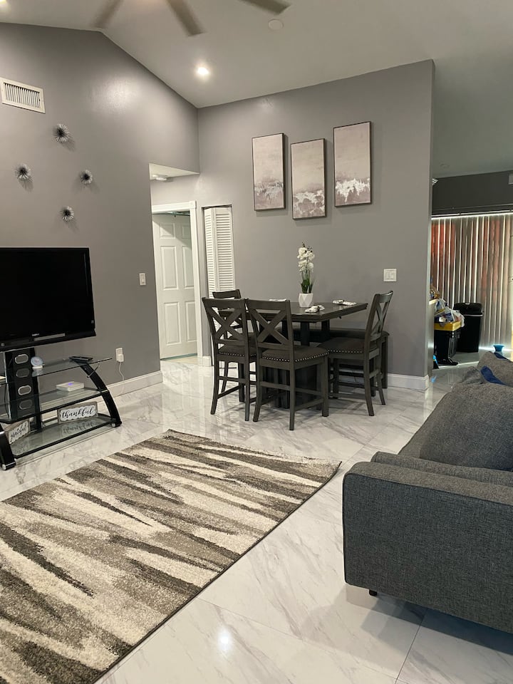 The Urban Cottage - Miami Gardens, FL