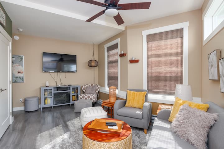 Private 1 Bedroom Suite With Stunning Shuswap View - Salmon Arm