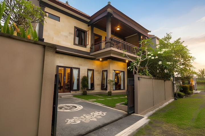 Greenfield Viewhouse: Spacious 2nd Floor Lodging - Ubud