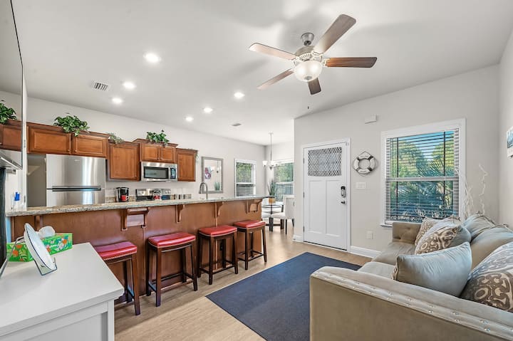 Downtown | Families | Couples | Seafood | Beaches - Pensacola, FL