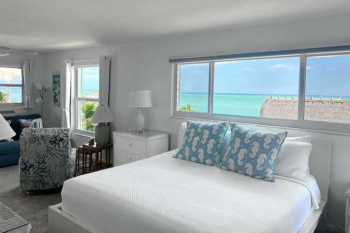 Oceanfront Sunrise Condo Private Beach Heated Pool - Marathon, FL