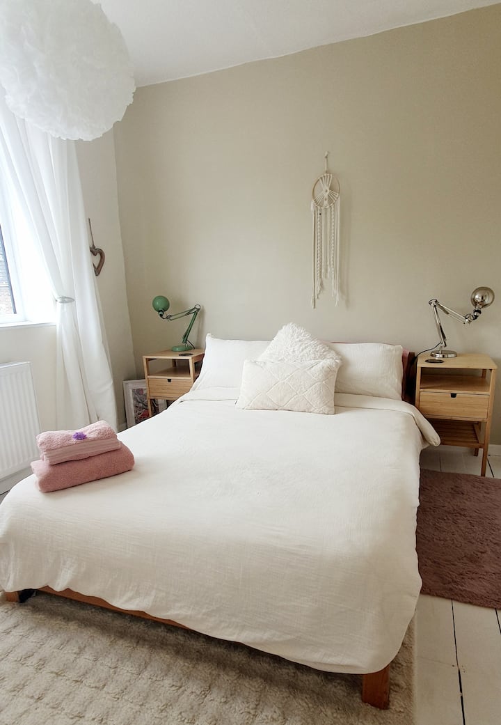 Sunny Double Room In Street | Near Glastonbury - Glastonbury