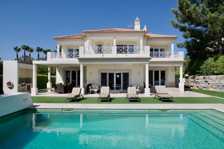 Villa Alicia | A Luxury Getaway In Villa Sol - Vilamoura