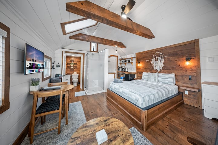 The Coach House- Cottage Charm, Central Huntsville - Huntsville