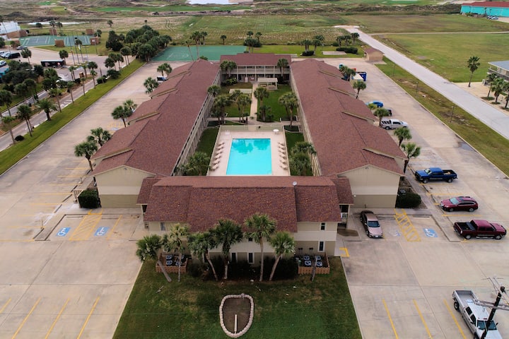 First Floor Condo, Walk To The Beach, Heated Pool! - Port Aransas, TX