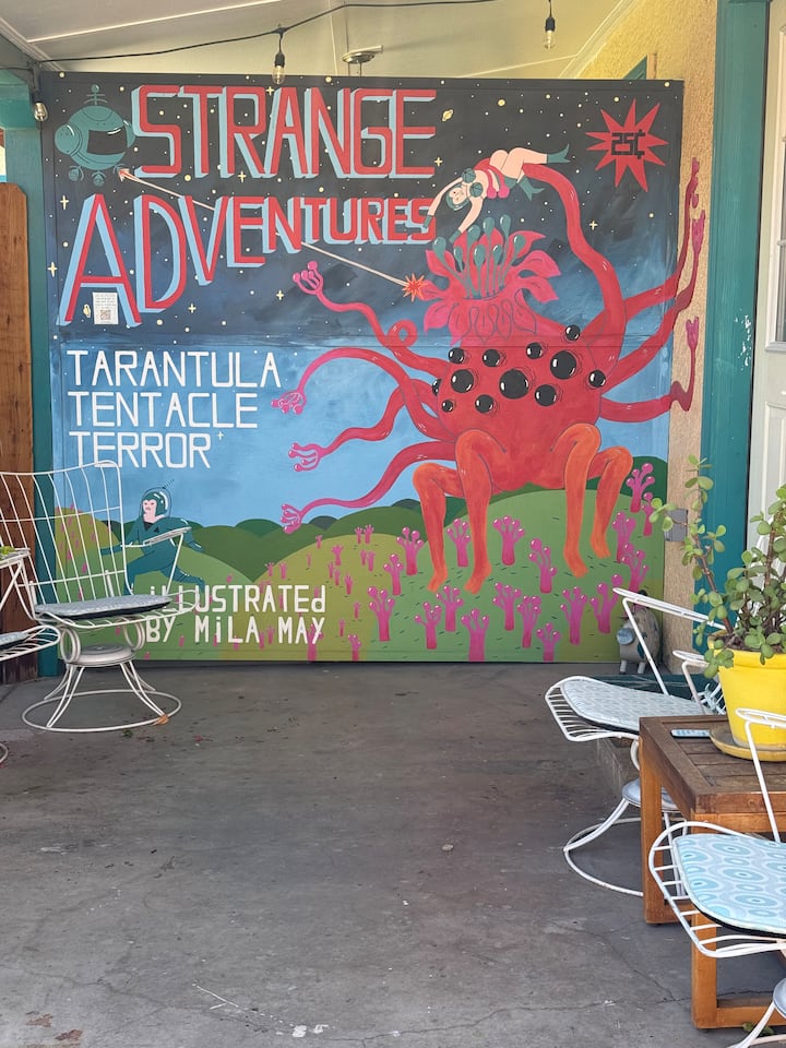 Mid Century Dream Suite Close To Strip! - Las Vegas, NV