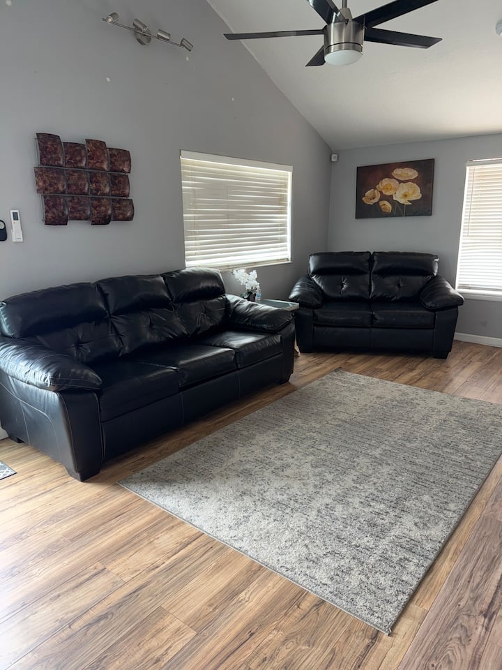 Private One Bedroom Home Centrally Located. - Roswell, NM