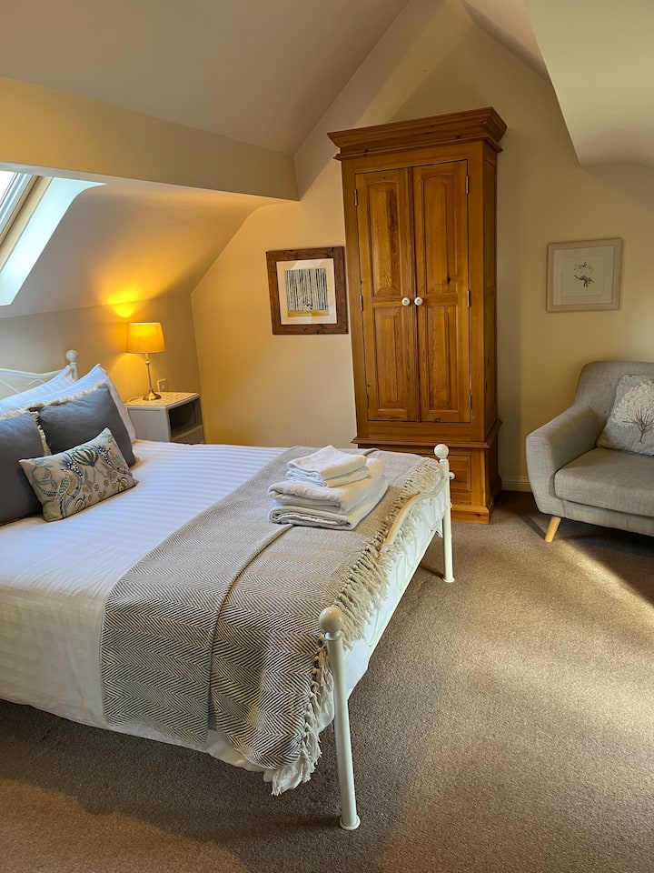Idyllic Riverside Location - Leominster