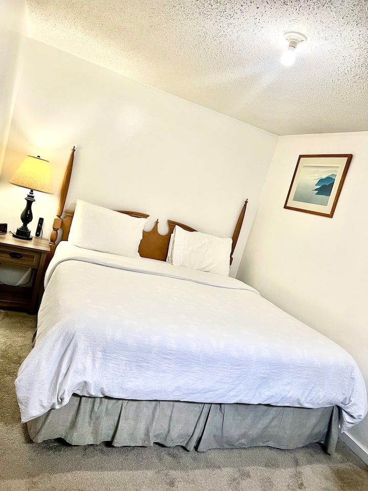 Mike’s Place
Entire Guest Suite W/private Entrance - Yukon