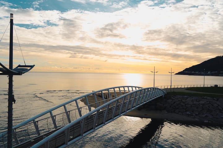 Newcastle  Seafront Apartment With Wifi & Parking - County Down